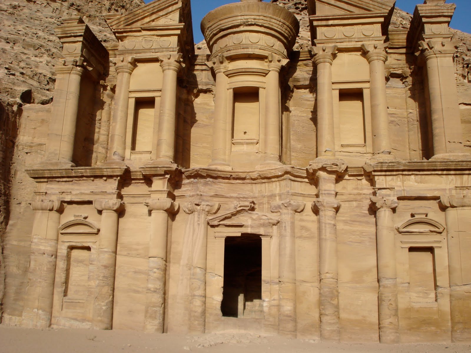 http://nikkitravels.com: That place they filmed Indiana Jones Petra, Jordan