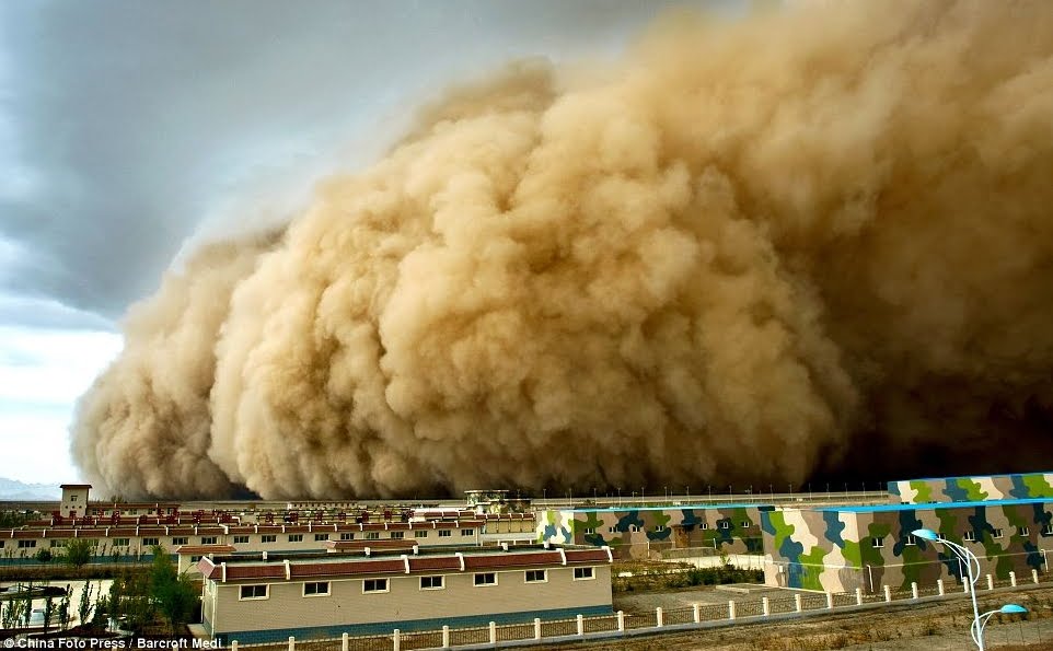 Rural Revolution: Dramatic photos of a dust storm