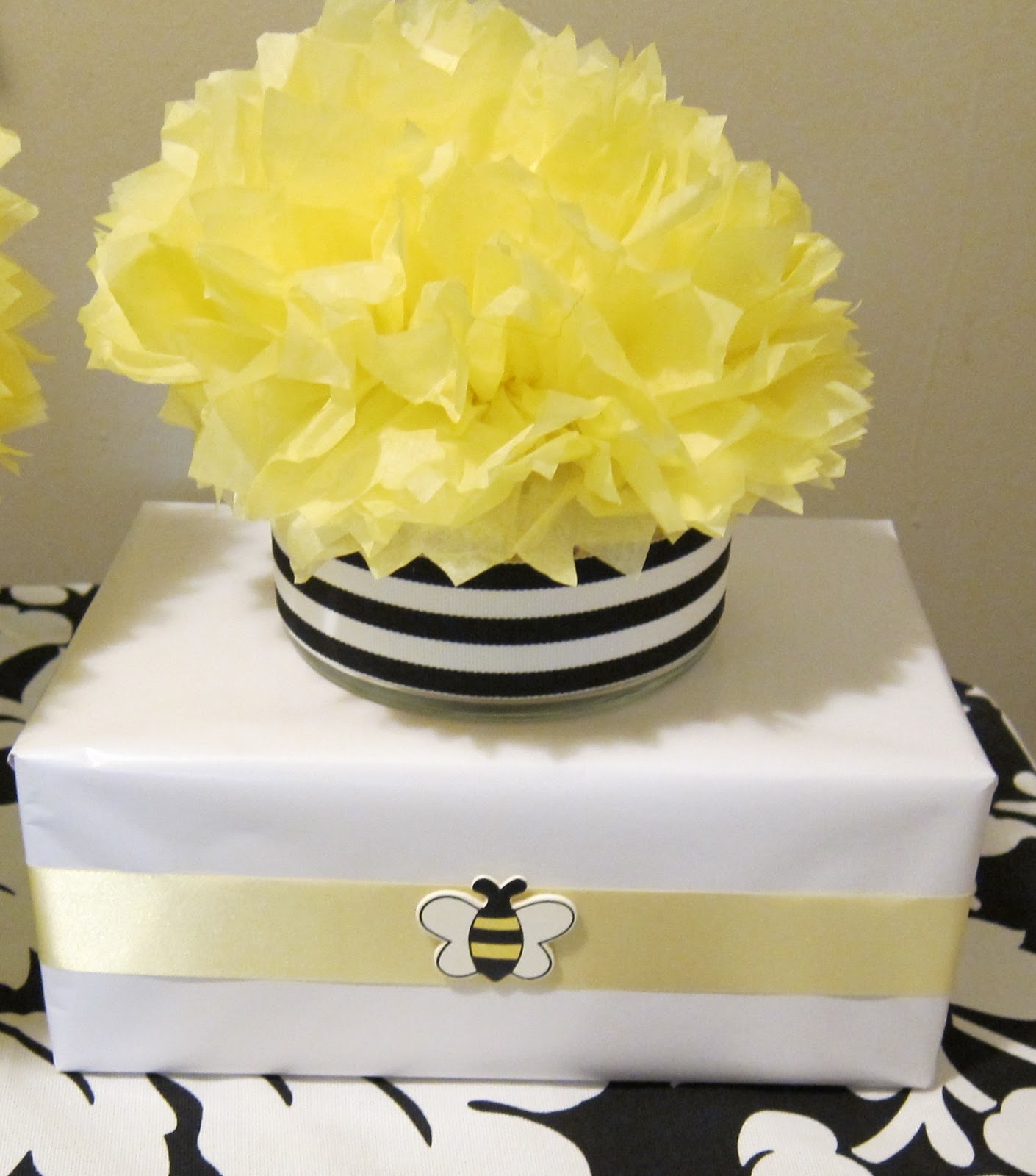 SimplyIced Party Details: Bumble Bee Baby Shower