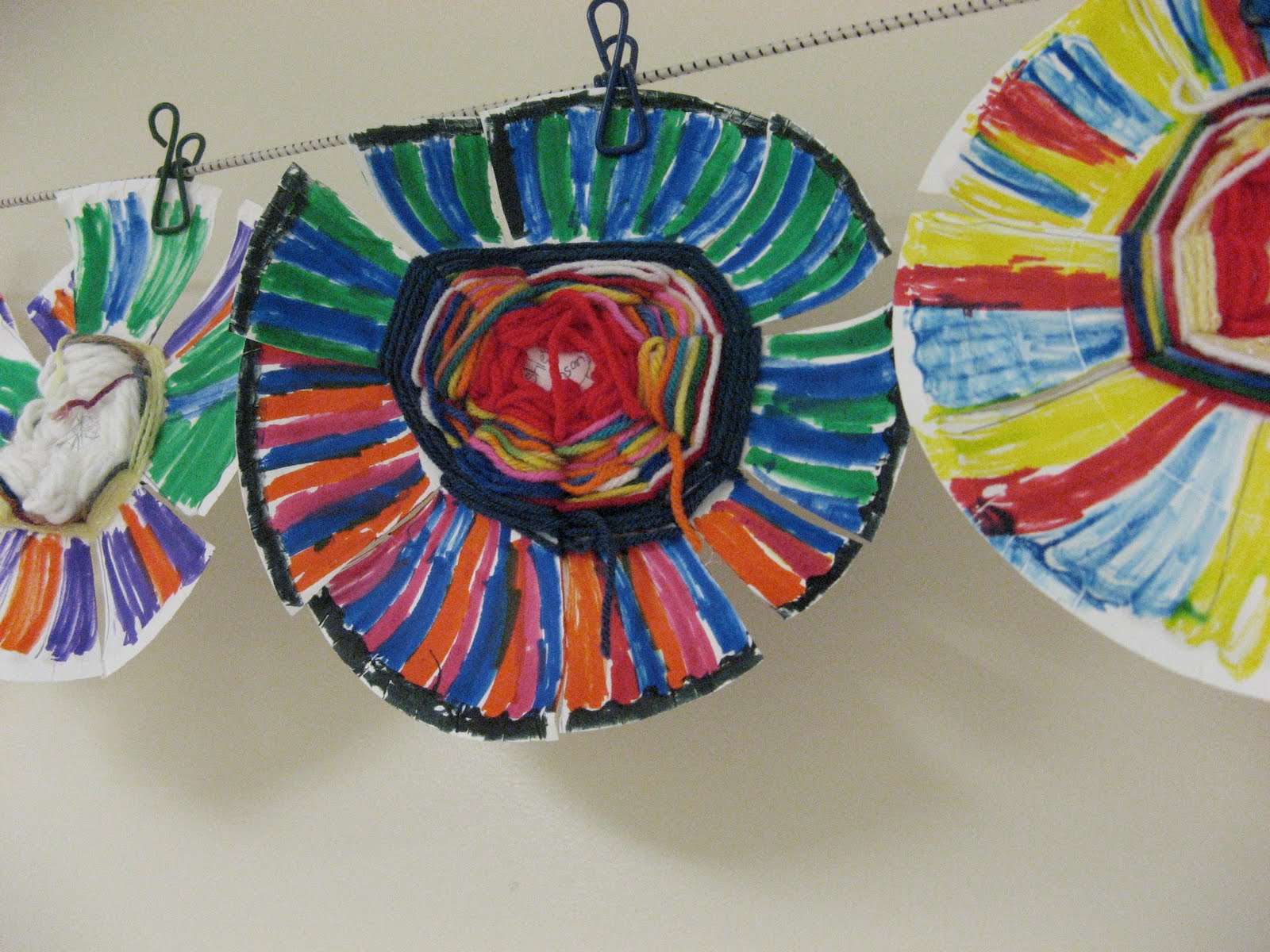 Mrs. Clause's Creative Classroom: Weaving Paper Plates