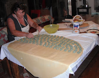 Wildwood Valley Villa & Cottages: Making Pasta...the old fashioned way