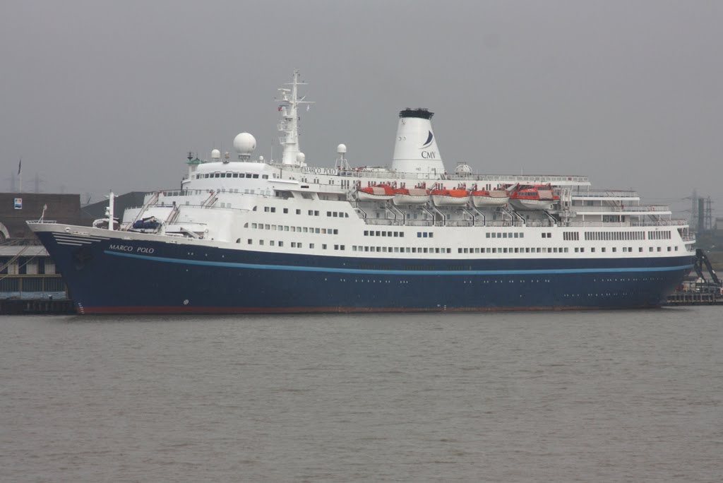 UK Shipping: JAKARTA EXPRESS inbound for Northfleet Hope at Gravesend ...