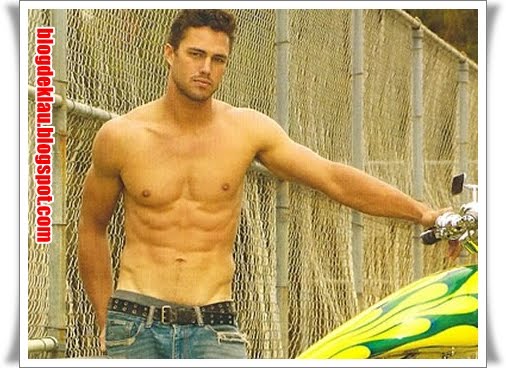 BLOG DE KLAU: TAYLOR KINNEY, O BUNITO DE "TRAUMA" E "VAMPIRE DIARIES"