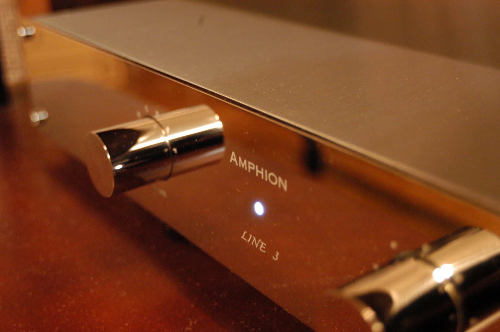 名盤発見: 名盤発見 摩擦ゼロの羽車のような軽やかさと、上質で芯のある音像をあわせもったプリアンプ～ライラ アンフィオンLINE 3 (LYRA Amphion line3)