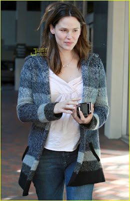 Hollywood Famous......: Jennifer Garner se perforo la orejas