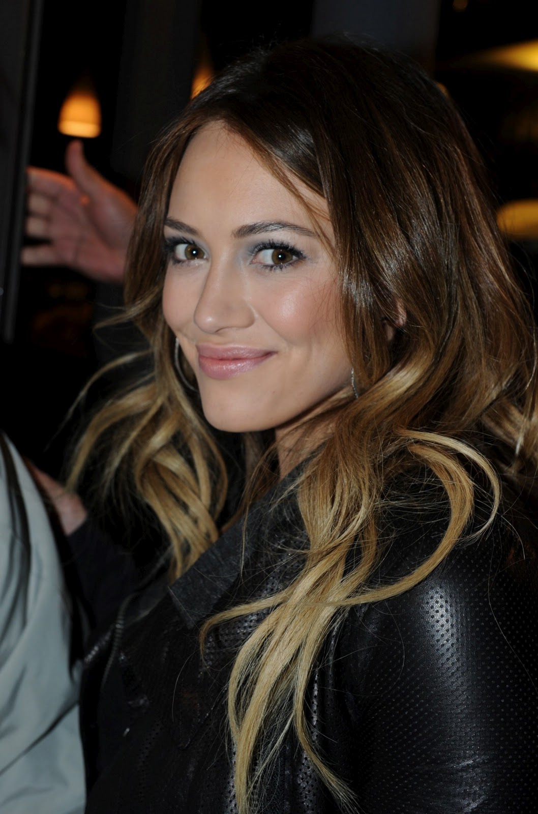 Hilary Duff sexy and beautiful latest wallpapers Candids in Paris ...