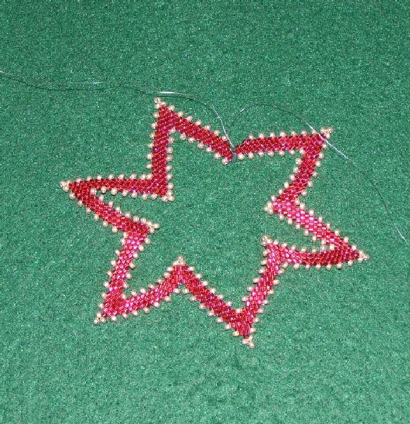 Queenie's Beads: WIP Russian Leaf Done in Peyote - Part 1