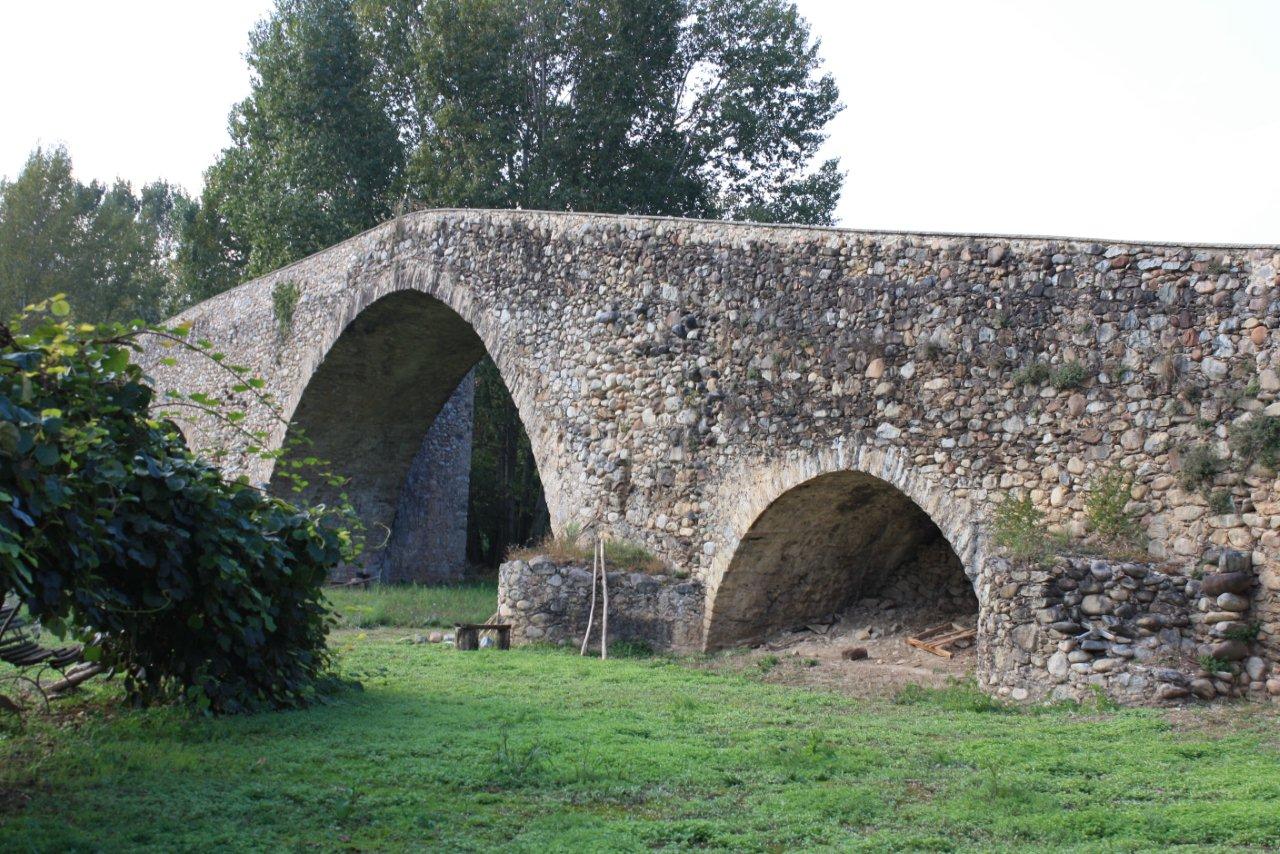 Conèixer Catalunya: PONT MEDIEVAL DE SANT JULIÀ DE LLOR. LA SELVA