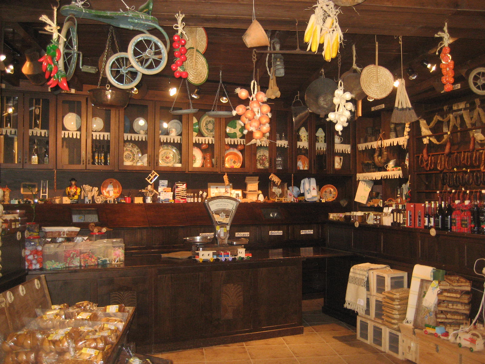 Conta-me como era...: Um Tesouro: Antiga Mercearia