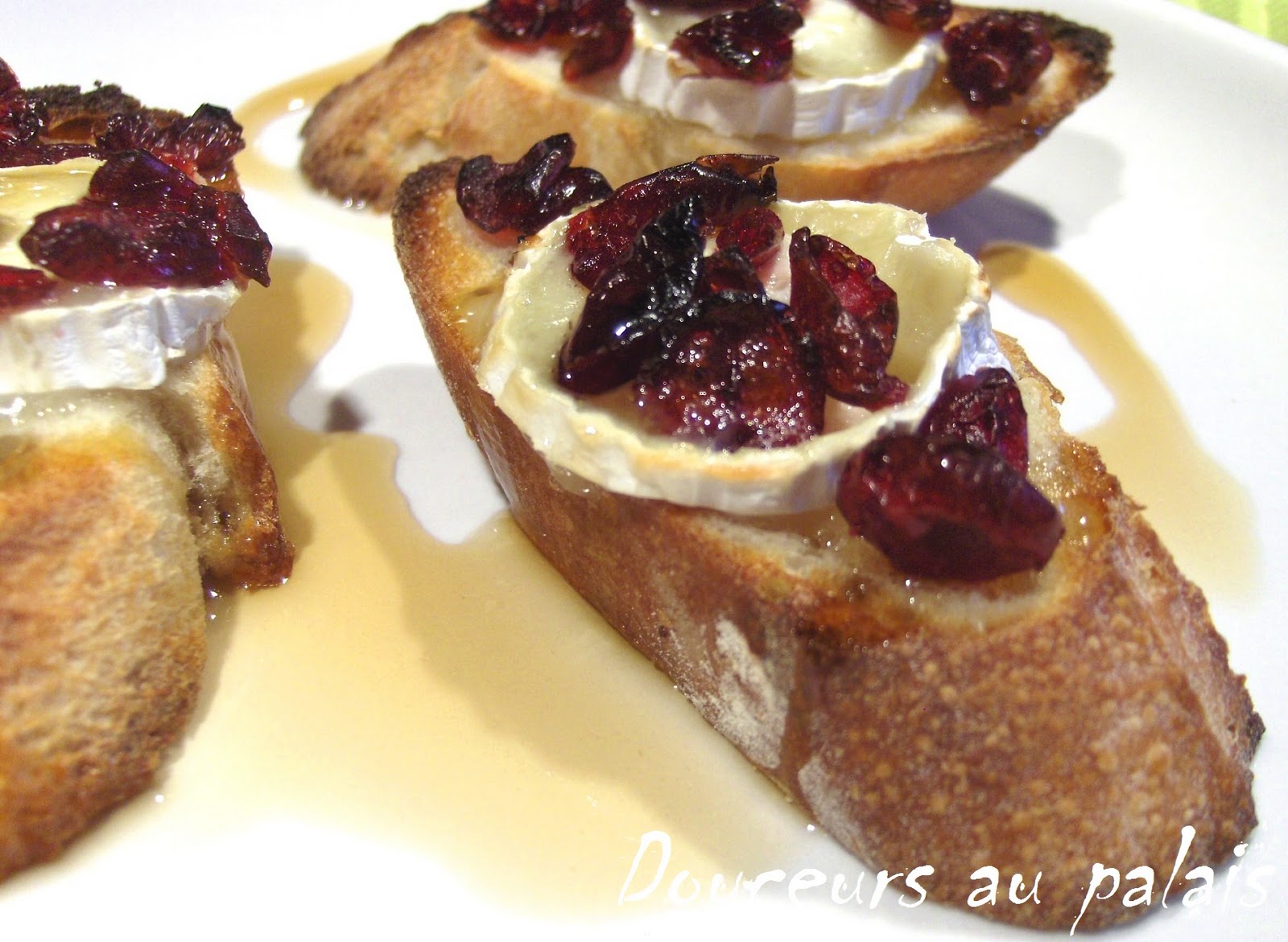 Croûtons de chèvre chaud aux canneberges et à l'érable