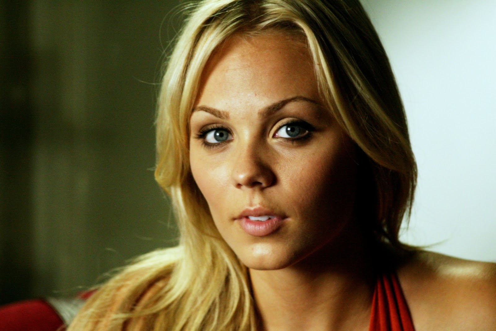 Laura Vandervoort | HD Wallpapers (High Definition) | Free Background