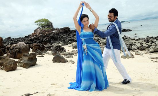 Everyting in Naveen n Nitesh blog: Siruthai movie stills...