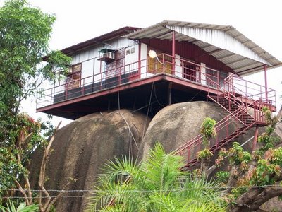 CONSTRUYENDO SOBRE LA ROCA