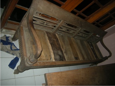 SEJATI MEBEL MODERN & ANTIK: MEJA DAN KURSI KUNO DAN ANTIK