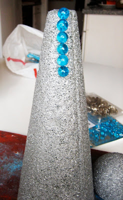 alisaburke: Push Pin Tree Tutorial