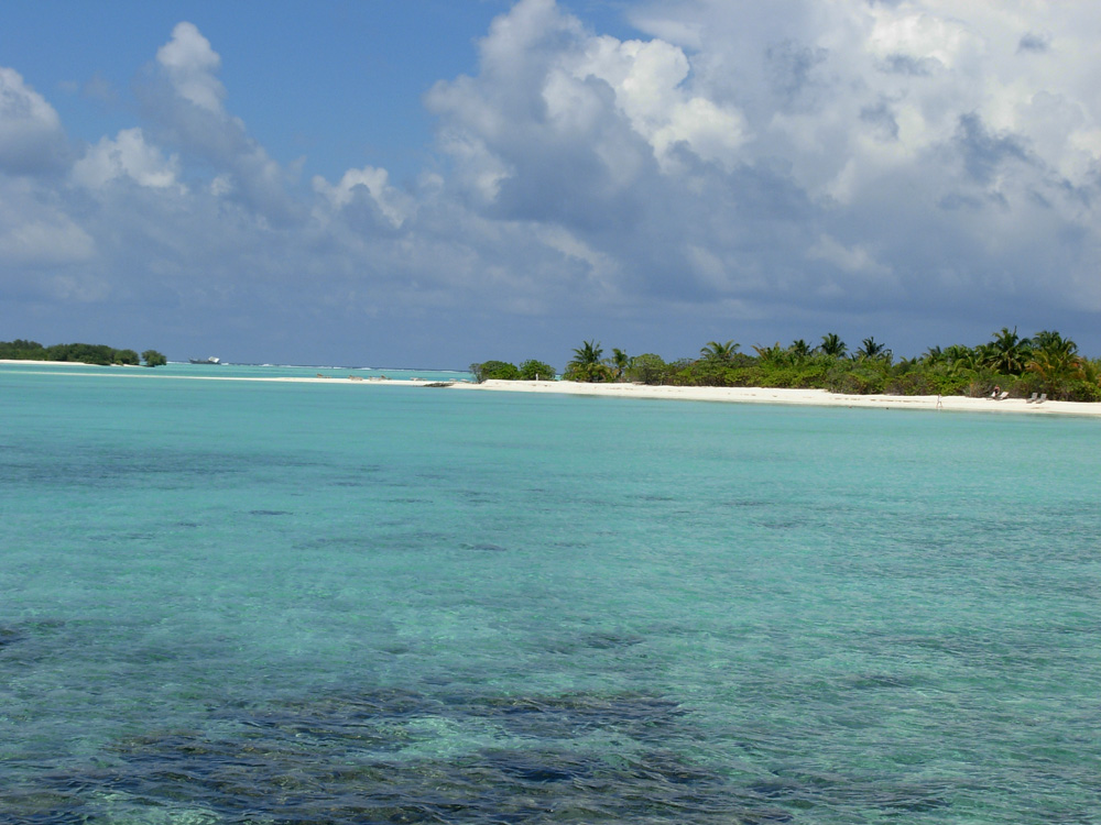 OmarMagazine: MALDIVE: Fun Island