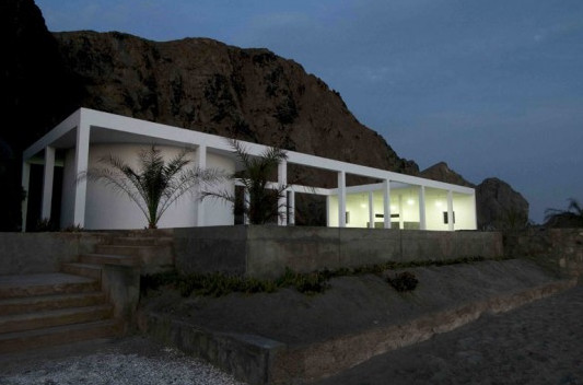 Must Read Minimalist House Design in a Quiet and Beautiful Beach ...