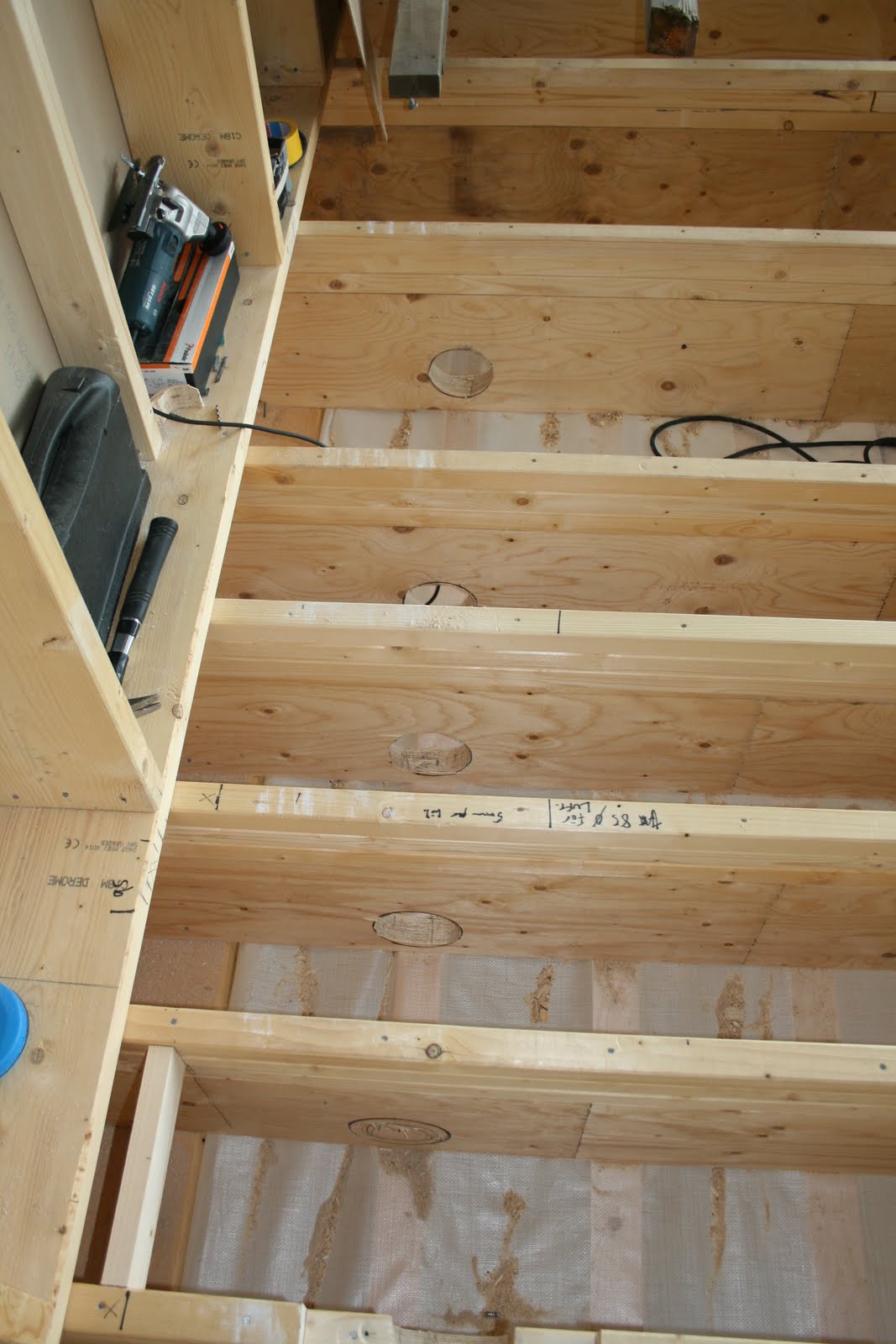 Villa Axelsson: Golv bort, förberedelser för ventilation, vatten och avlopp