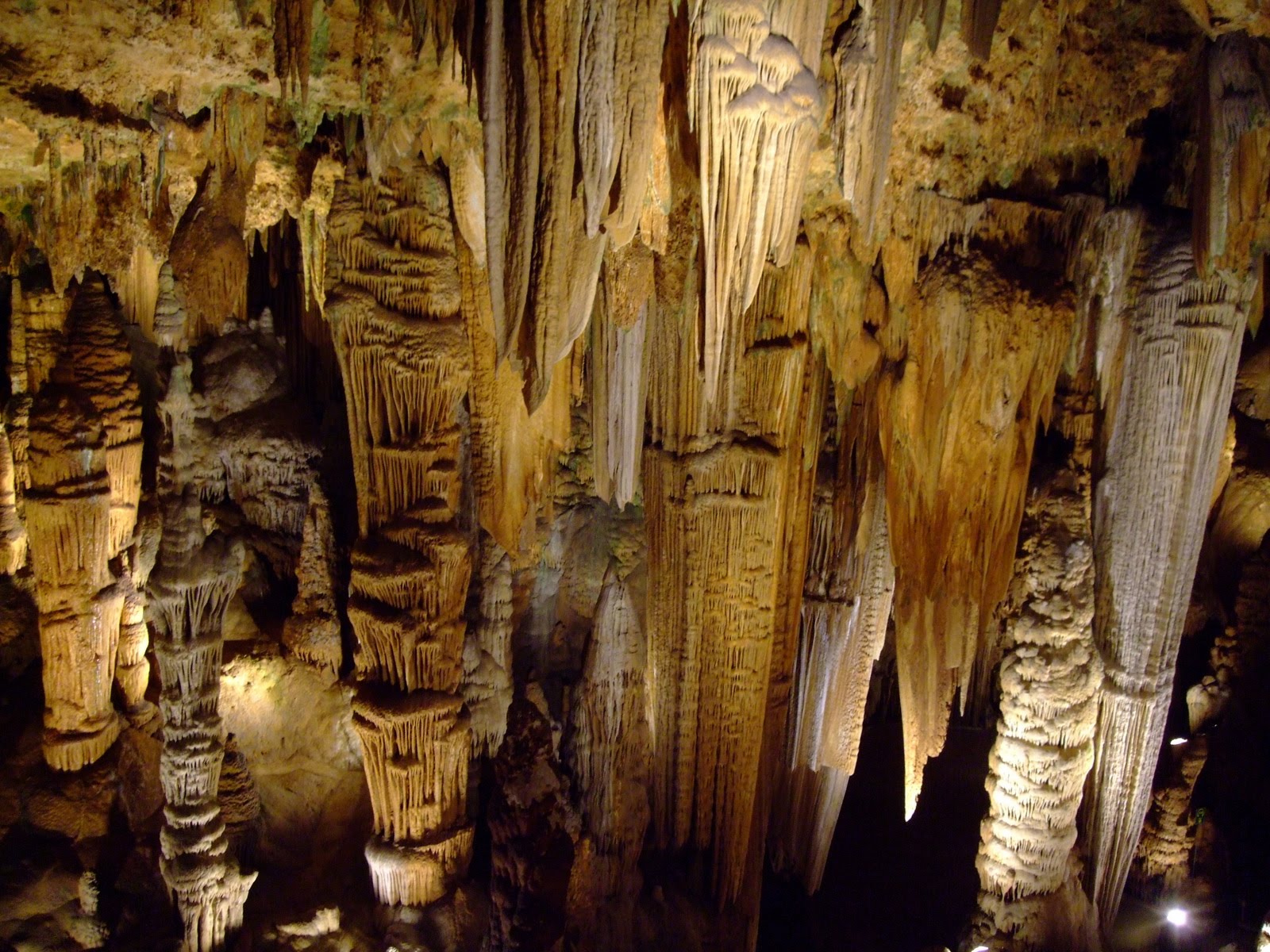 the world of m: [photographic diary] an in-depth foray into Luray Caverns