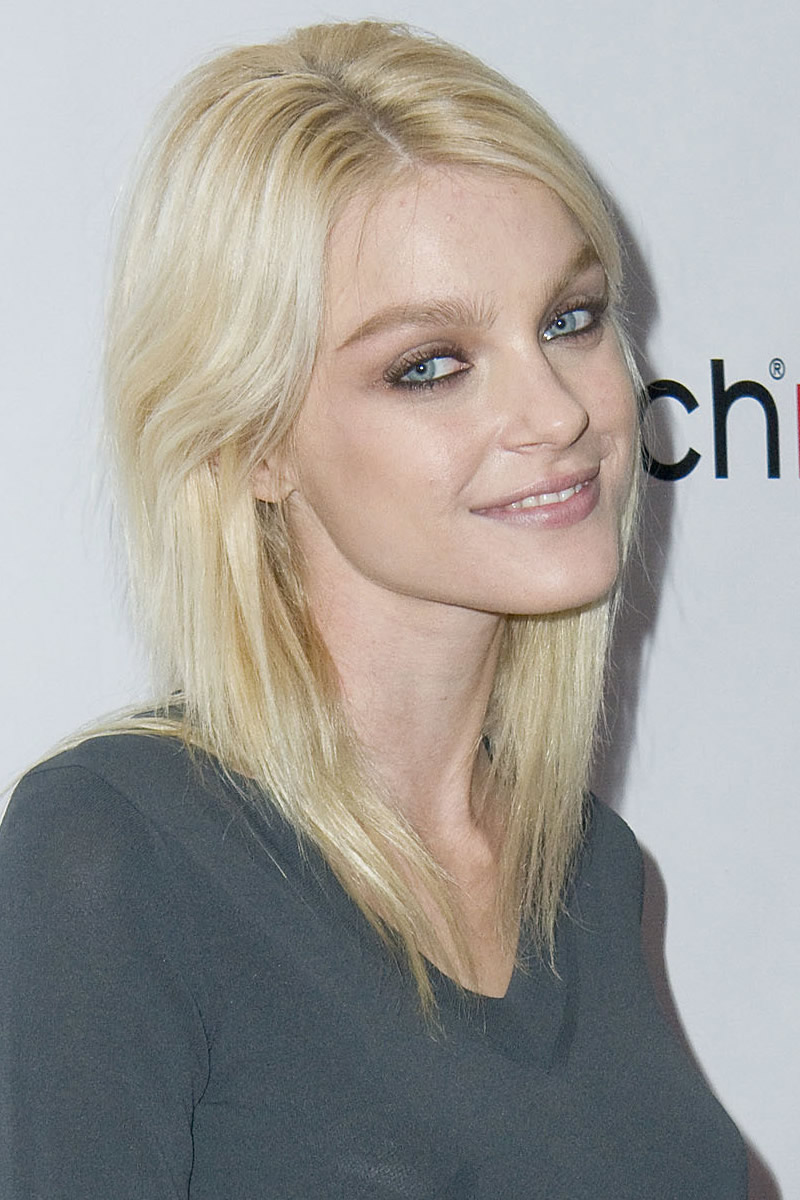 Kanada Doğumlu Bir Model { Jessica Stam } >> kalzeno