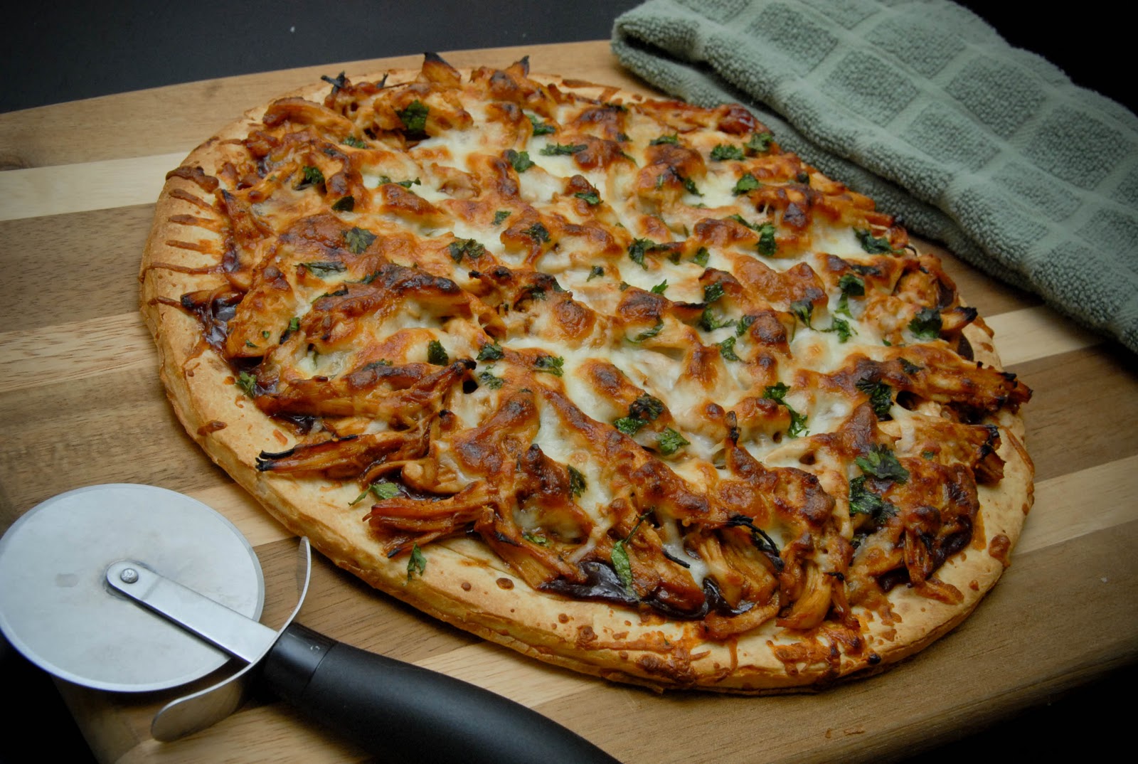 Your Fat Roommate's Cookbook...: BUXOM BBQ CHICKEN PIZZA