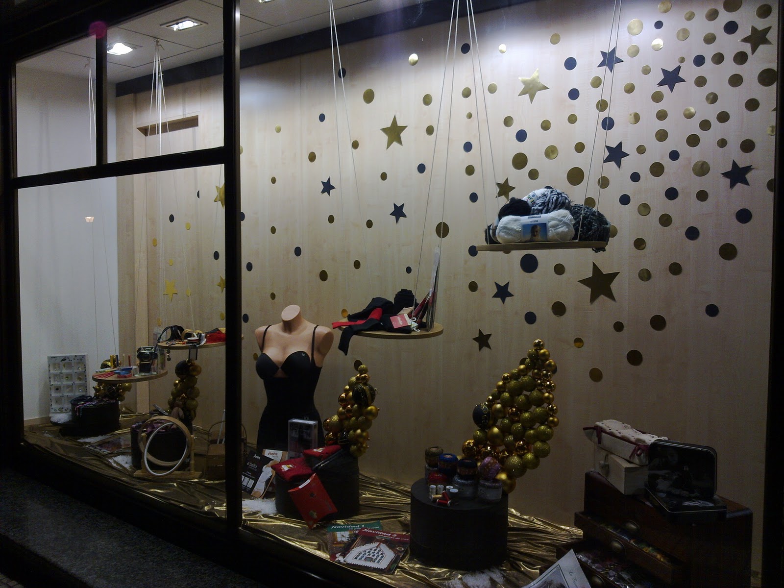 Ambiance escaparatismo: Segundo premio al escaparate más comercial en ...