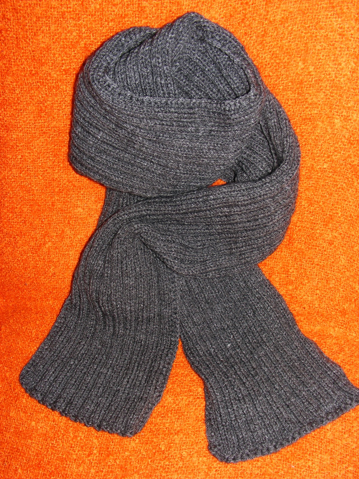 Poarta handmade!: Fular Gri British E Mereu La Moda!