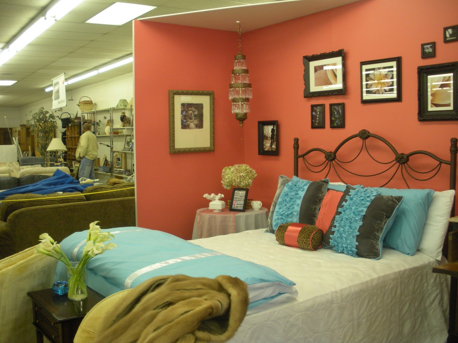 Mama Without Borders: Thrift store decorating challenge