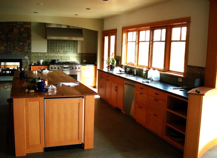 HARDWOOD DESIGN: Full kitchen view