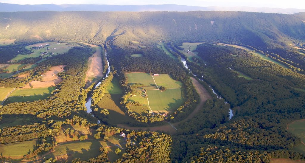 Shenandoah River, Blue Riidge Mountains and Northern Virginia Horse ...