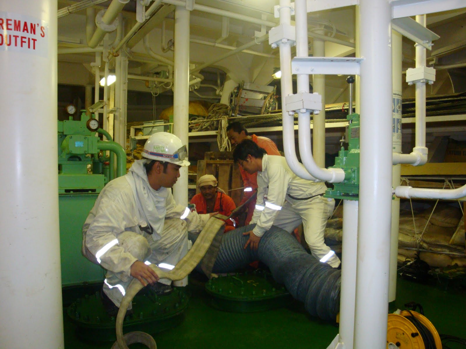 searchingnomad's world: Shipboard Enclosed Spaces a Dangerous Task for ...