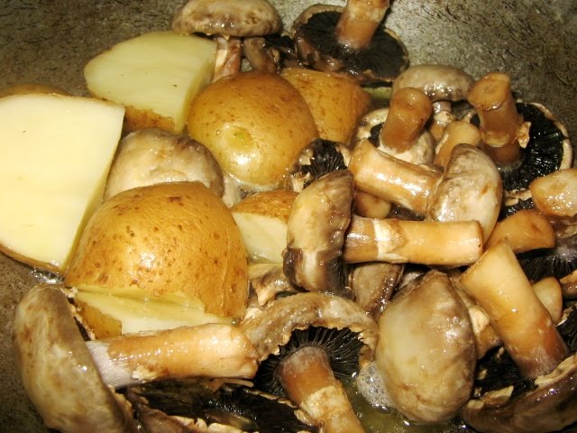 AnnaParabrahma: Thal Brand Chicken/ Mutton/ Mushroom Curry