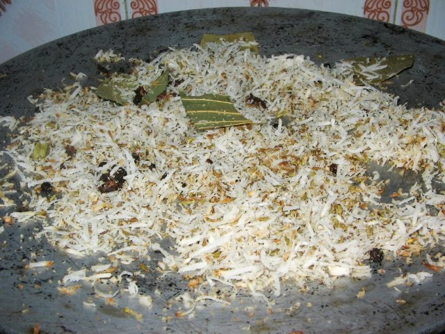 AnnaParabrahma: Thal Brand Chicken/ Mutton/ Mushroom Curry