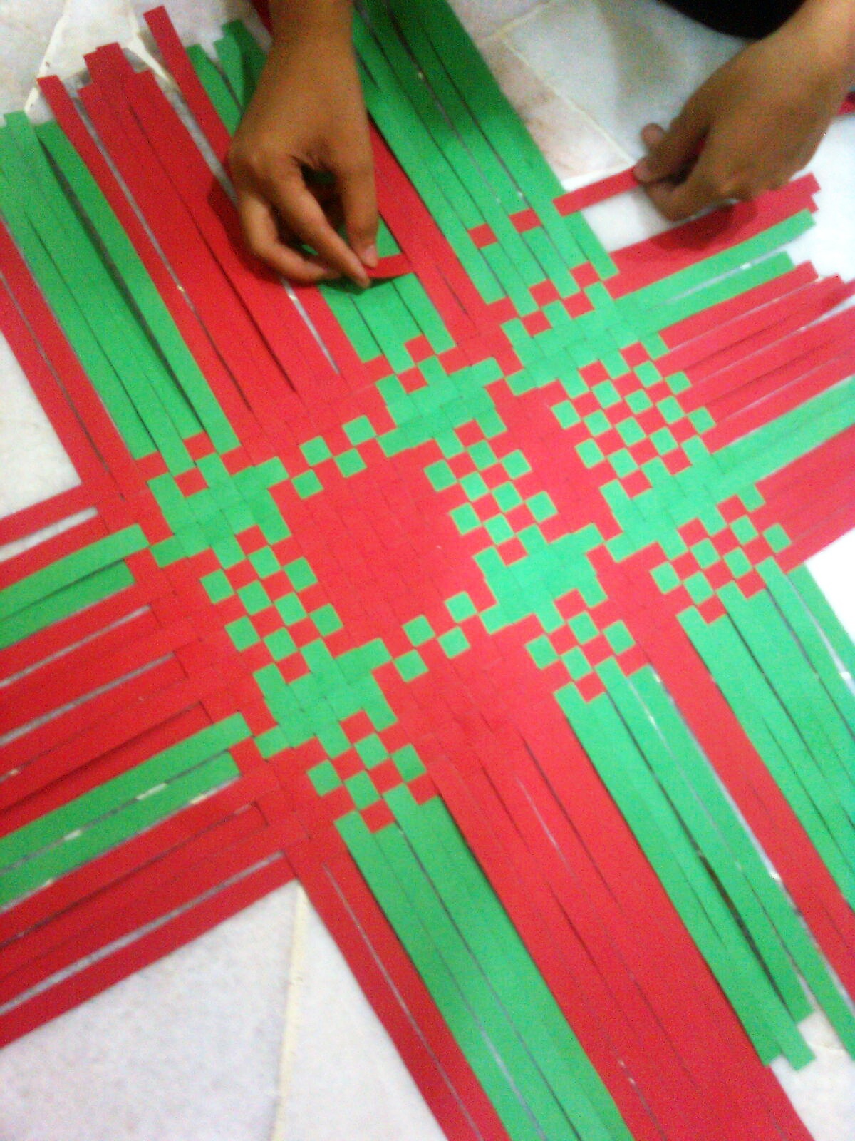 Seni Itu Indah: ANYAMAN TIKAR DARI KAD MANILA