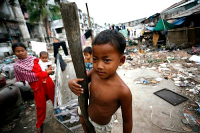 .: Life of the poor Cambodian slums