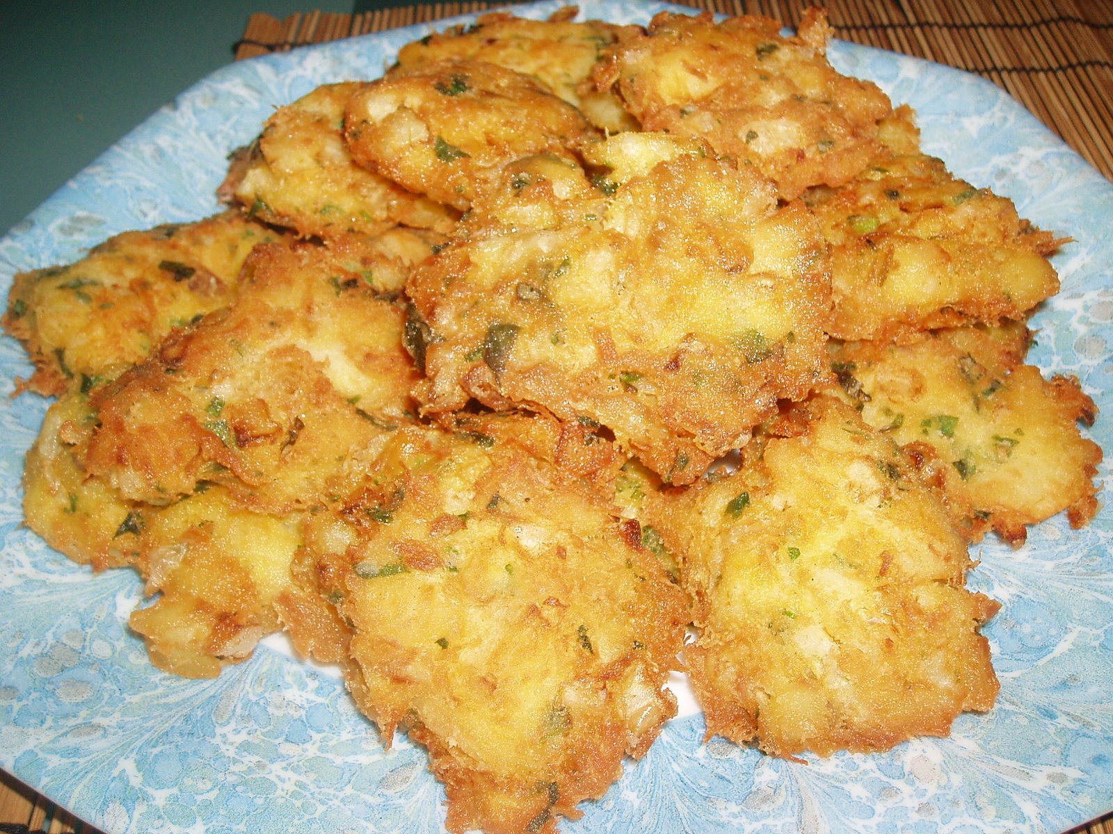 Panelaolume: Pataniscas de bacalhau