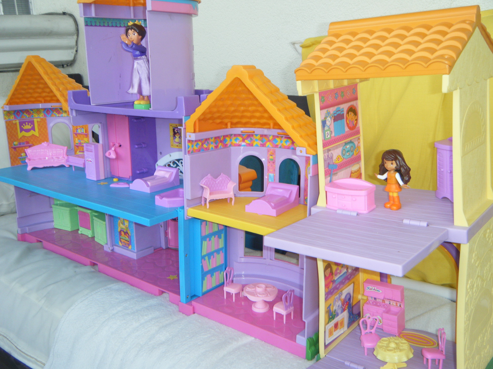 Baby Lucky Baby: FISHER PRICE DORA MAGICAL CASTLE W/ FURNINSHING 2899P