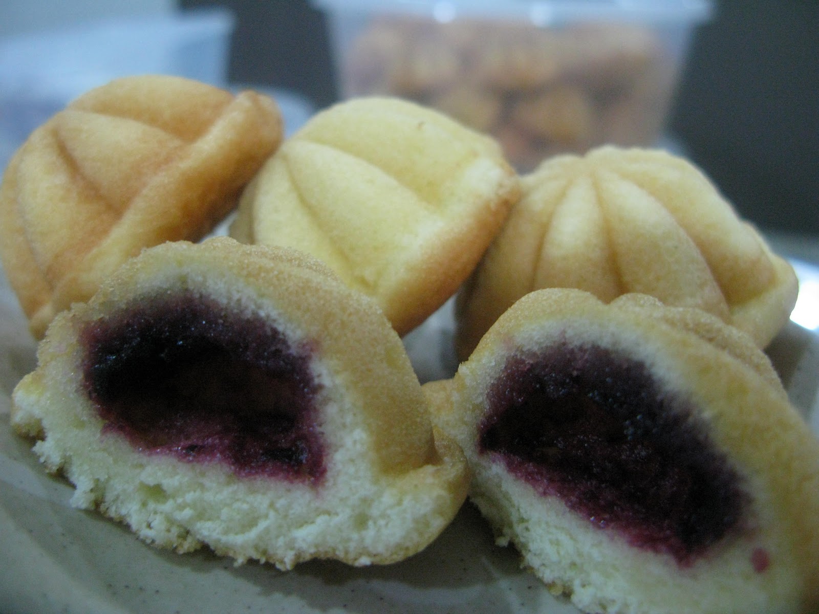 NAZRAH BAKERY: BAHULU INTI BERPERISA STRAWBERY, BLUEBERRY, COKLAT DAN NENAS