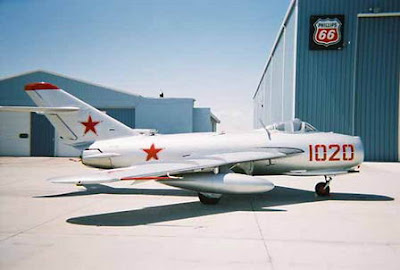 Desarrollo y Defensa: Recordando el avión Mig-17