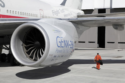 Desarrollo y Defensa: Boeing completa la instalación de nuevos motores ...