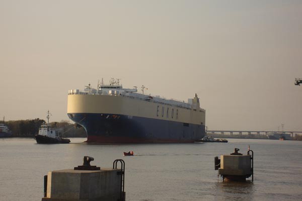 Desarrollo y Defensa: El coloso del Río Paraná