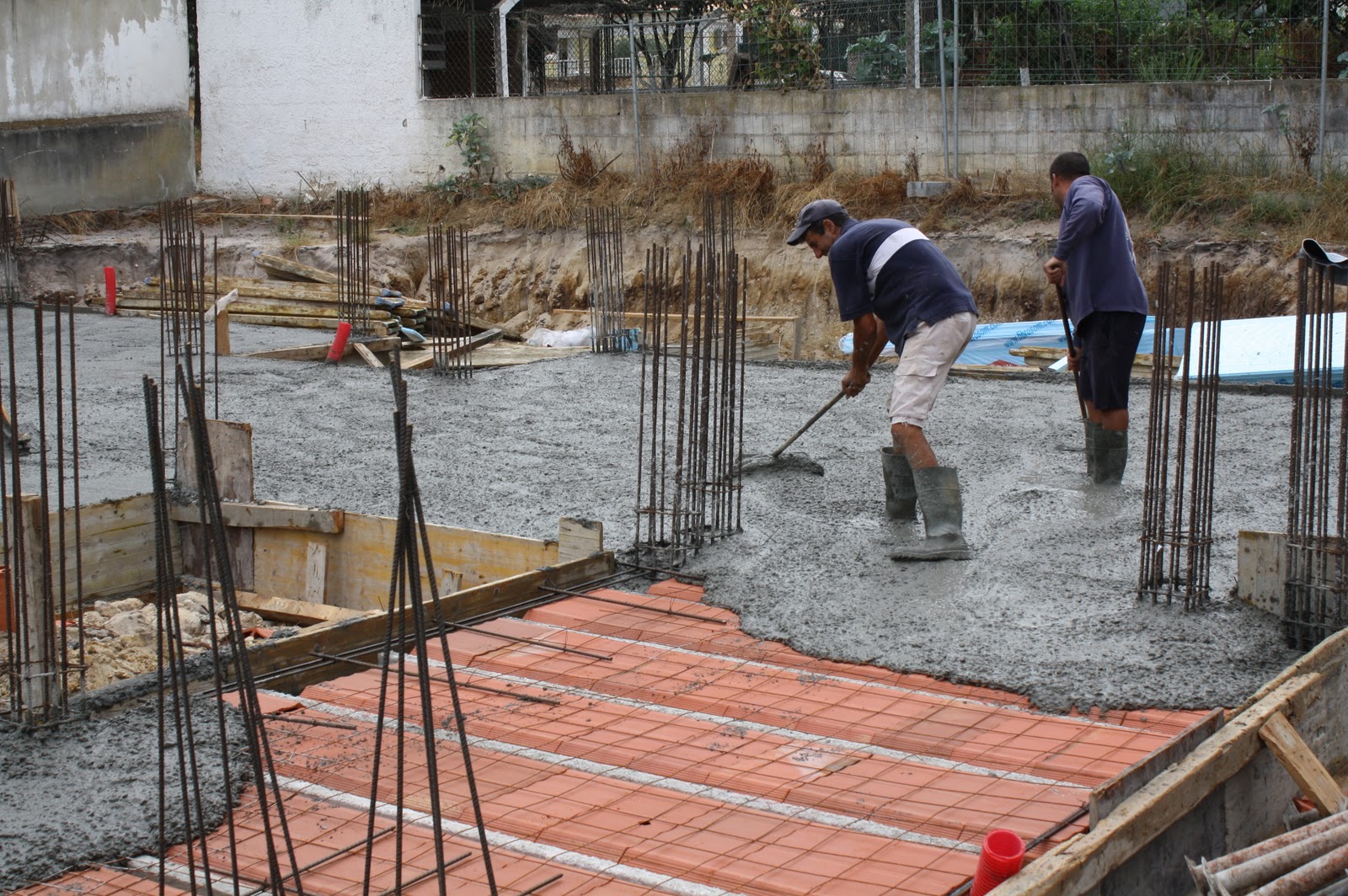 Fernão Ferro, Avenida dos Redondos, Lote 1119: Betonagem laje térrea 7 ...