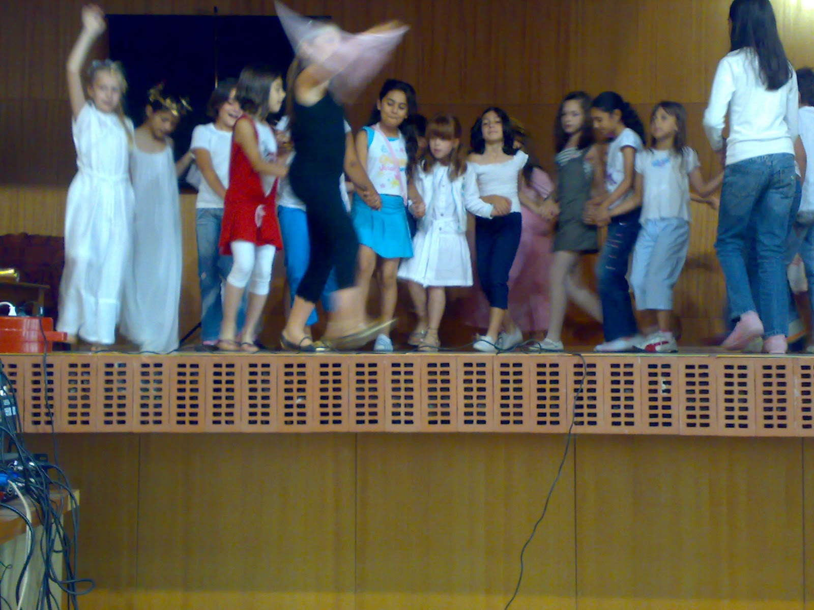 1ο ΔΗΜΟΤΙΚΟ ΣΧΟΛΕΙΟ ΓΟΥΜΕΝΙΣΣΑΣ "ΘΑΝΟΣ ΖΕΛΕΓΚΟΣ": ΓΙΟΡΤΗ ΛΗΞΗΣ ΙΟΥΝΙΟΣ 2008