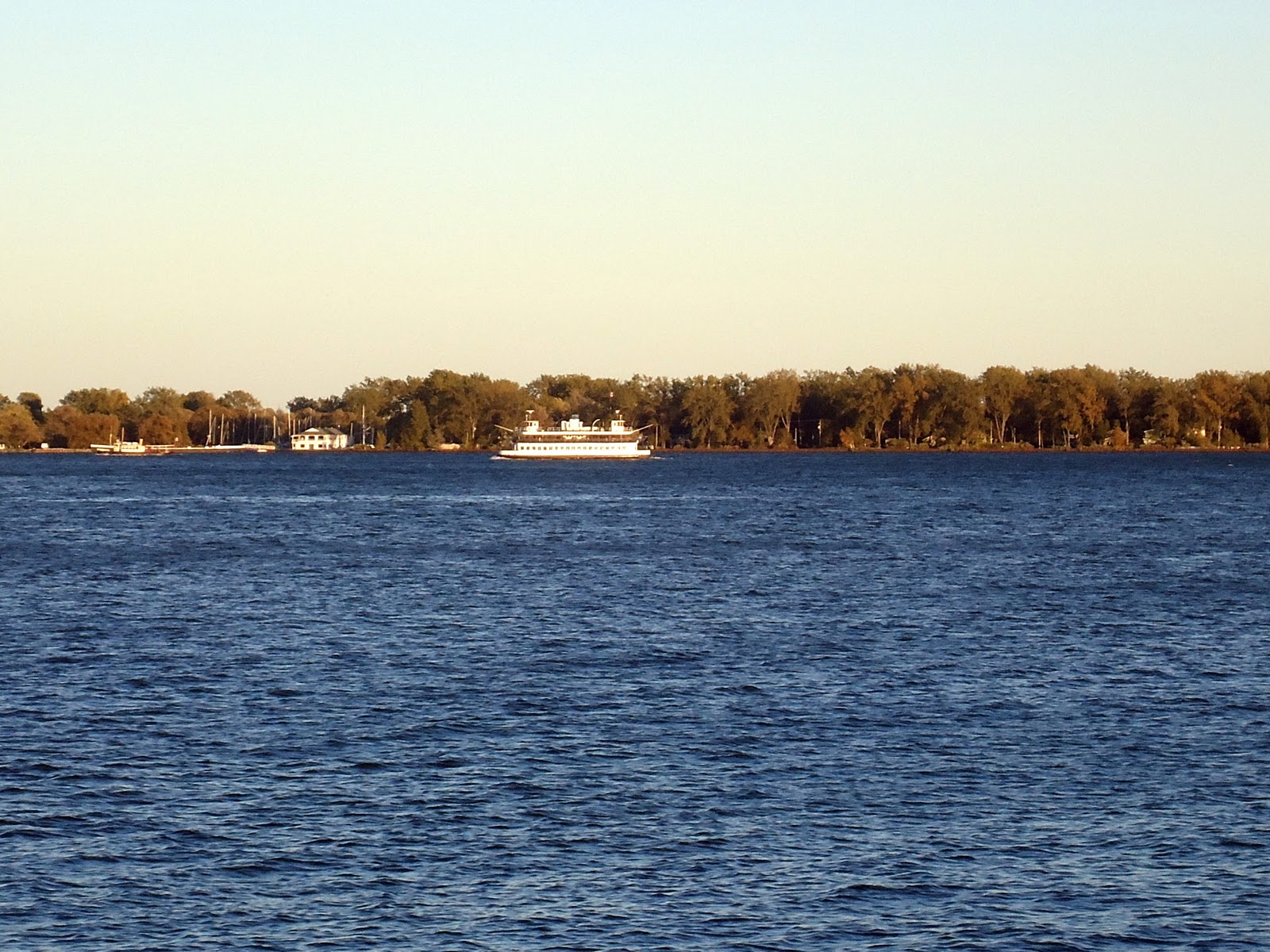 ESTAÇÃO CANADÁ: TORONTO - LAGO ONTARIO (ONTARIO LAKE)