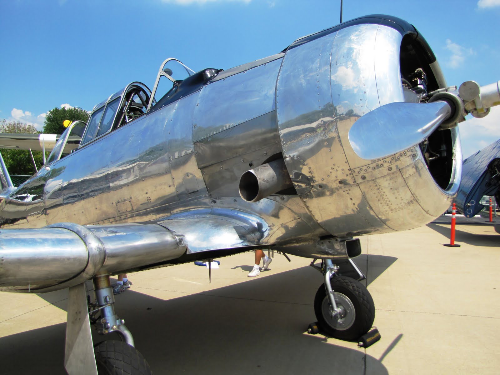 The Aero Experience: Other Warbirds Join EAA's B-17 "Aluminum Overcast ...