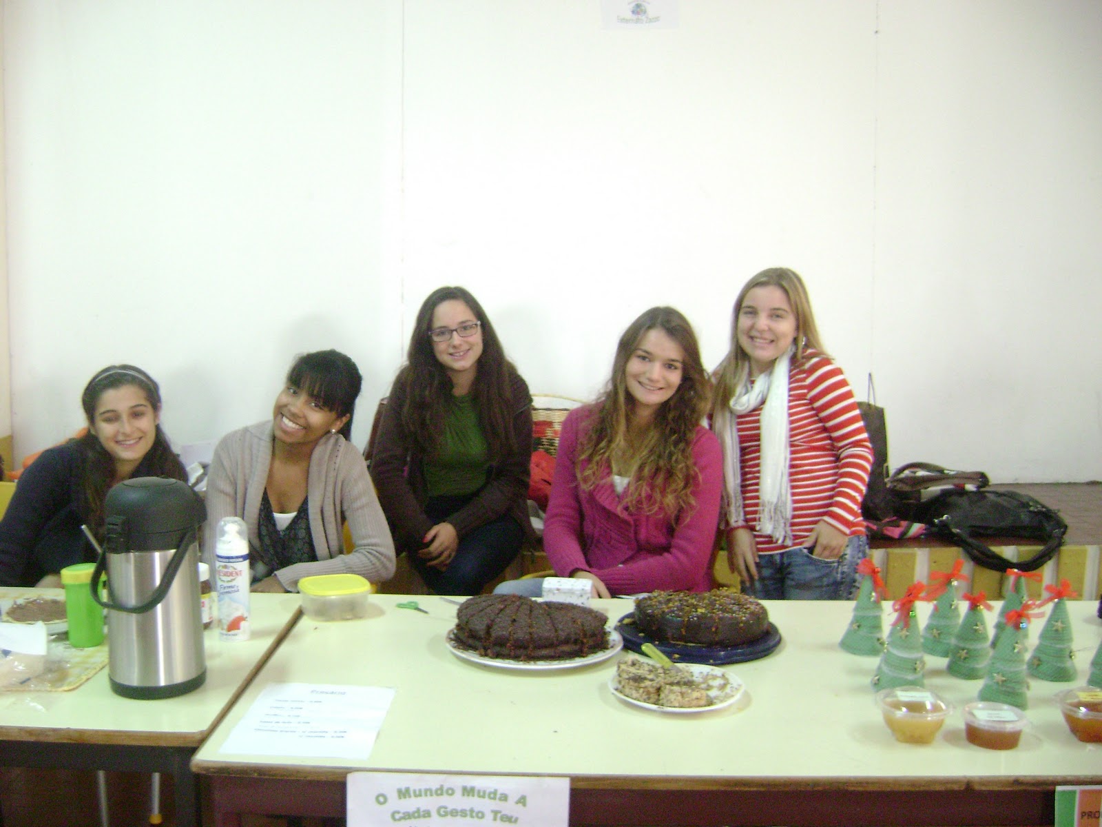 O mundo muda a cada gesto teu: Banca de Angariação de Fundos