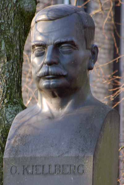 Göteborg - Öffentliche Kunst: Oscar Kjellberg von Arvid Bryth am Gamla ...