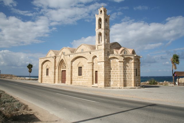 Η Πύλη του Ρωμανού : ΜΙΑ ΣΥΓΚΛΟΝΙΣΤΙΚΗ ΙΣΤΟΡΙΑ ΚΡΥΠΤΟΧΡΙΣΤΙΑΝΩΝ ΣΤΗΝ ΚΥΠΡΟ