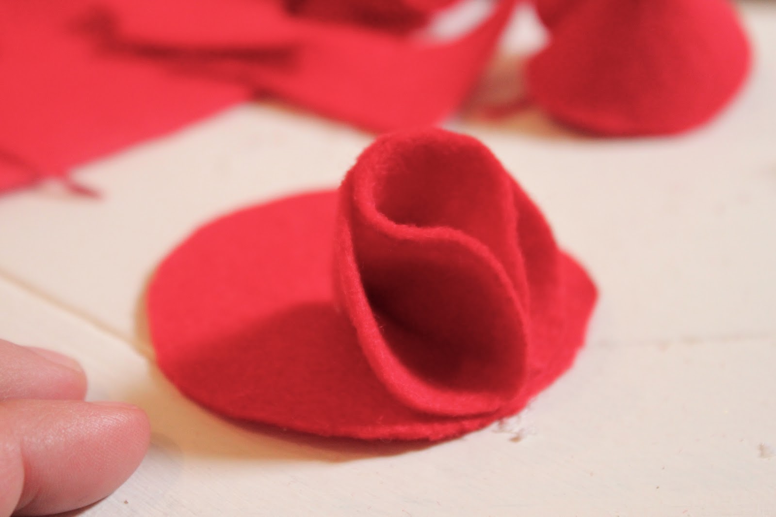 Crafty Texas Girls: How a Texas girl makes Felt Flower Pins