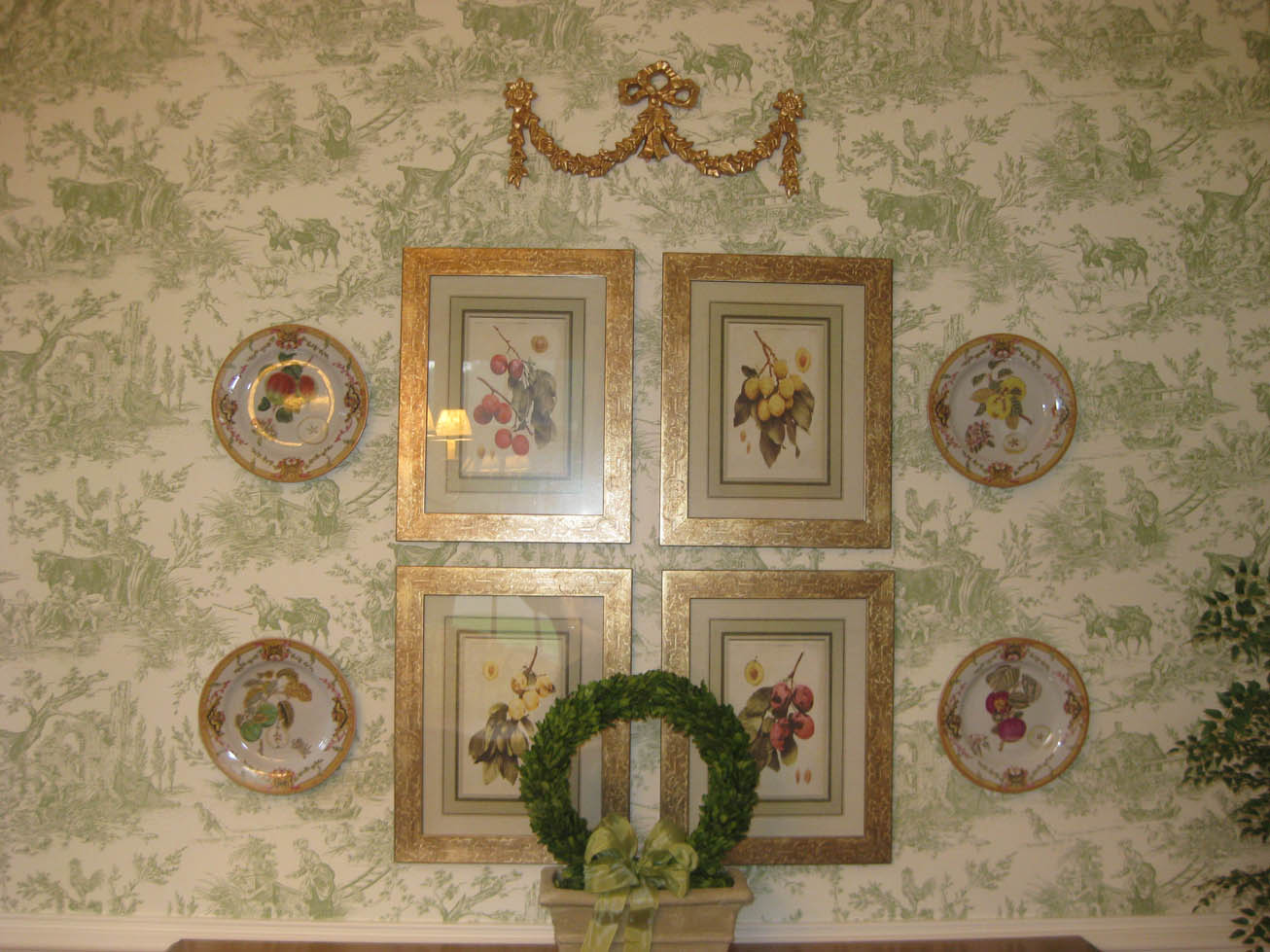 Your Home Can Be Happy: Grouping Objects on Walls